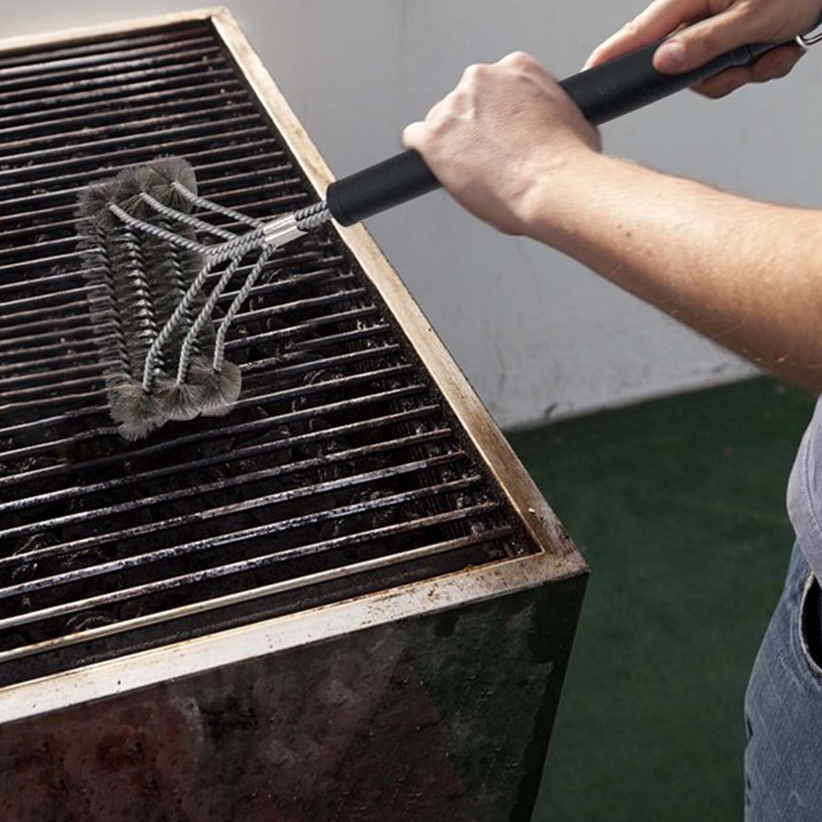 Четка за почистване на скара Hggzeg удобна и ергономична безопасна телена търкалка подходяща