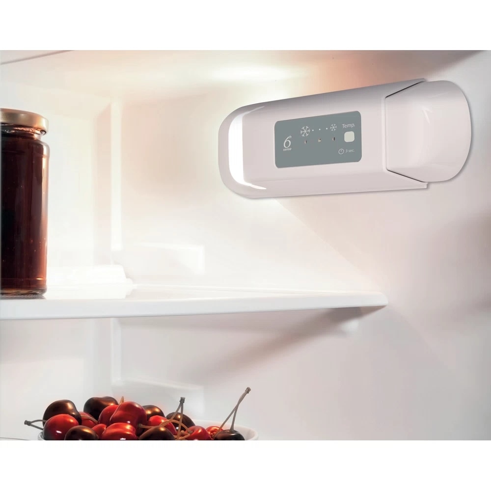 Frigider incorporabil cu o usa Whirlpool WBUF011, volum 126 l, clasa ...