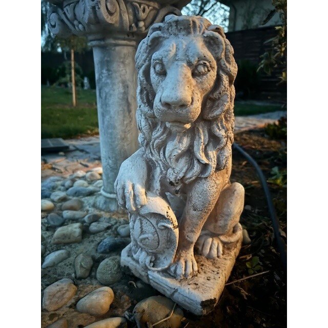 Statuie Pentru Gradina, Leu Rex 15 kg, 24/18/40 cm - eMAG.ro
