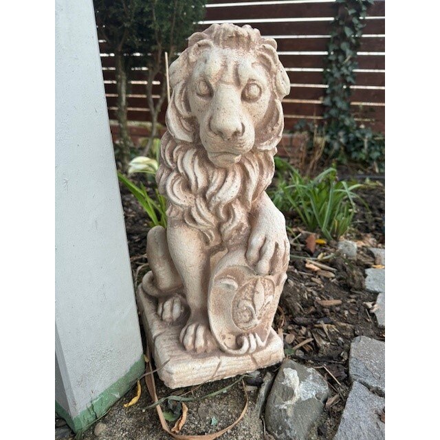 Statuie Pentru Gradina, Leu Rex 15 kg, 24/18/40 cm - eMAG.ro