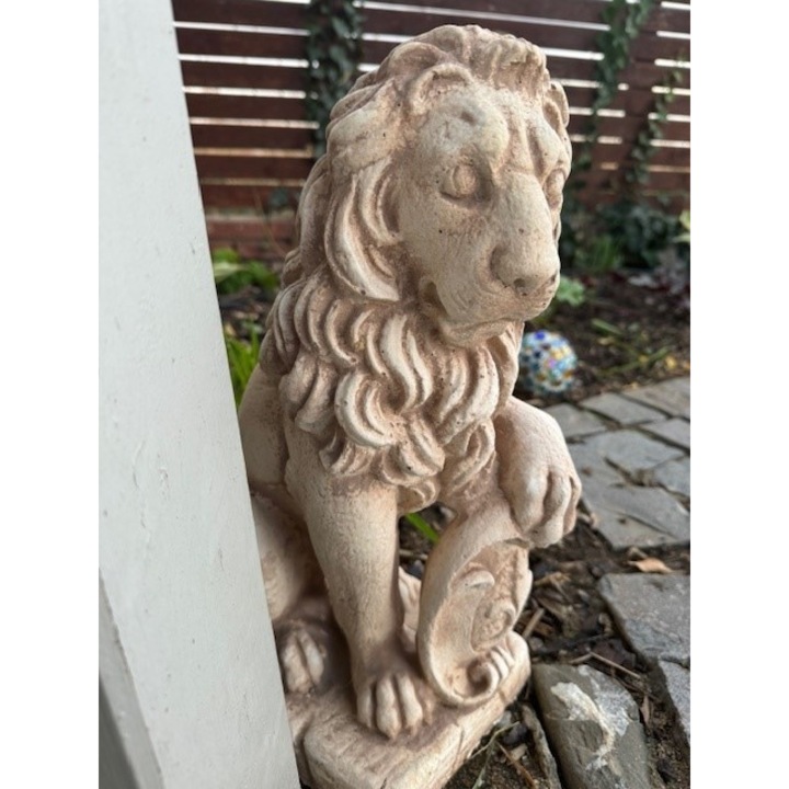 Statuie Pentru Gradina, Leu Rex 15 kg, 24/18/40 cm - eMAG.ro