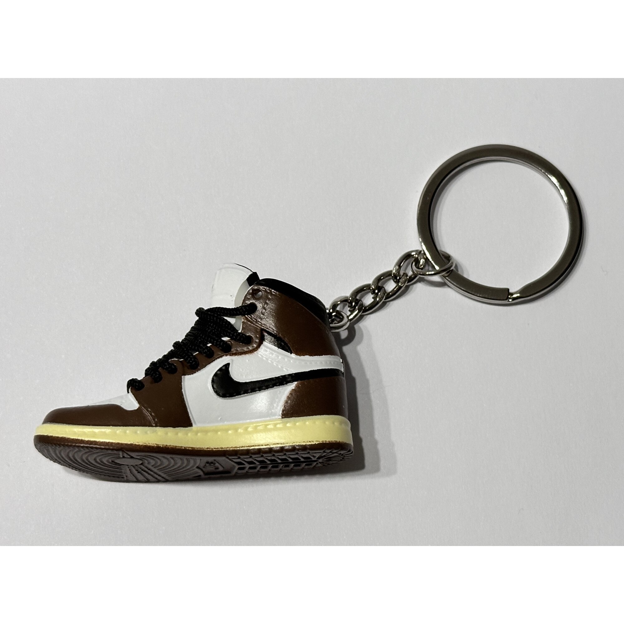 Breloc pentru chei, Nike Jordan 1 High, Travis Scott, Maro-Negru - eMAG.ro