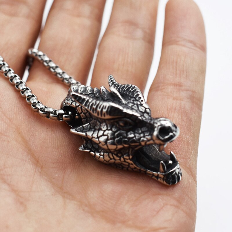 Lant cu pandantiv cap de dragon, model creaturi mitice, tematica ...