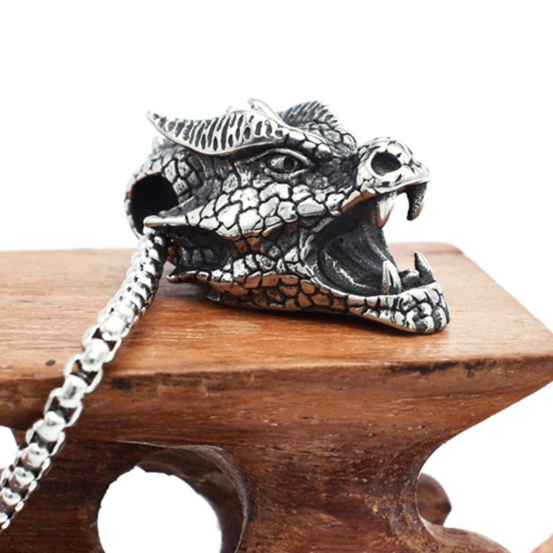 Lant cu pandantiv cap de dragon, model creaturi mitice, tematica ...