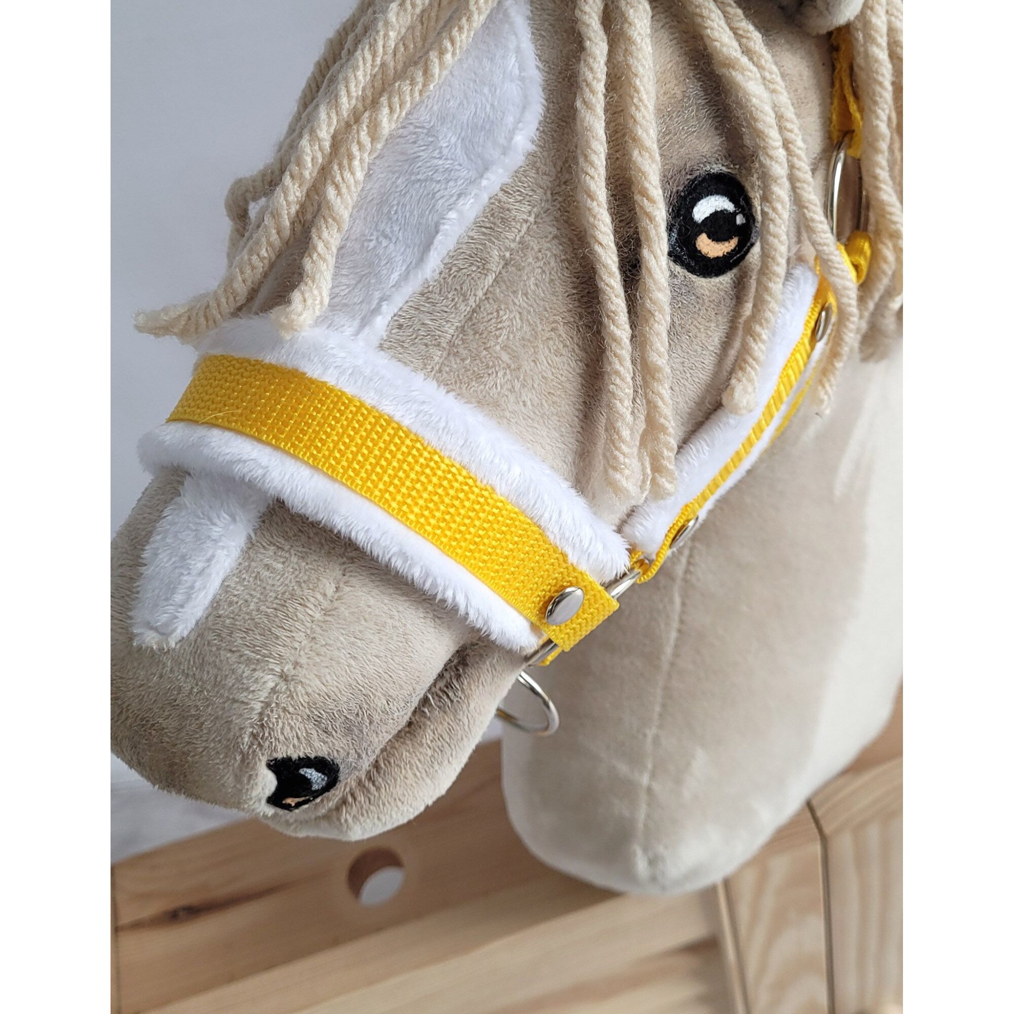 Capastru reglabil pentru calut, Super Hobby Horse, Textil, Alb, Galben ...