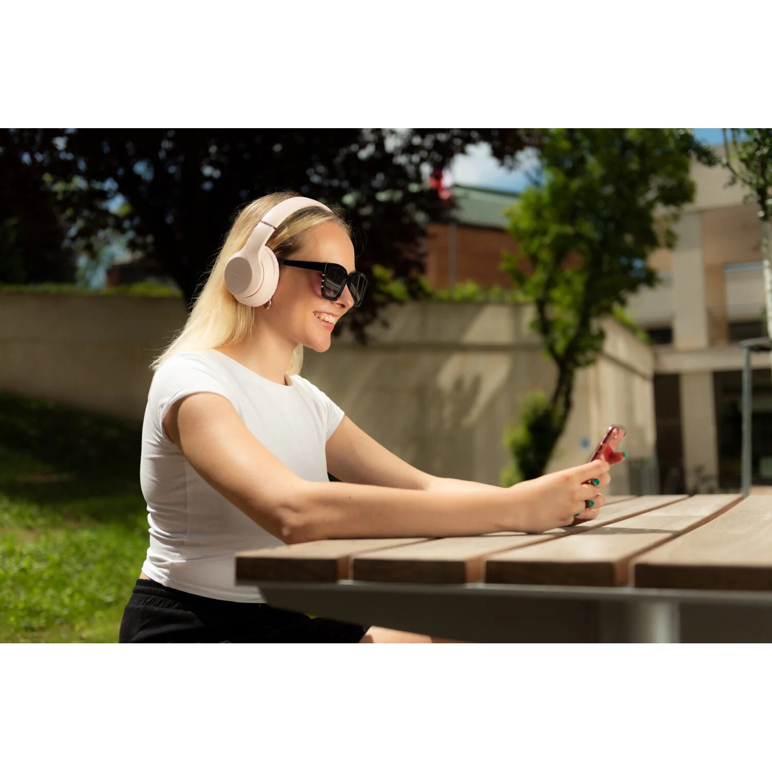 Casti audio fara fir GoGEN HBTM 43P, Bluetooth 5.0, microfon, roz - eMAG.ro