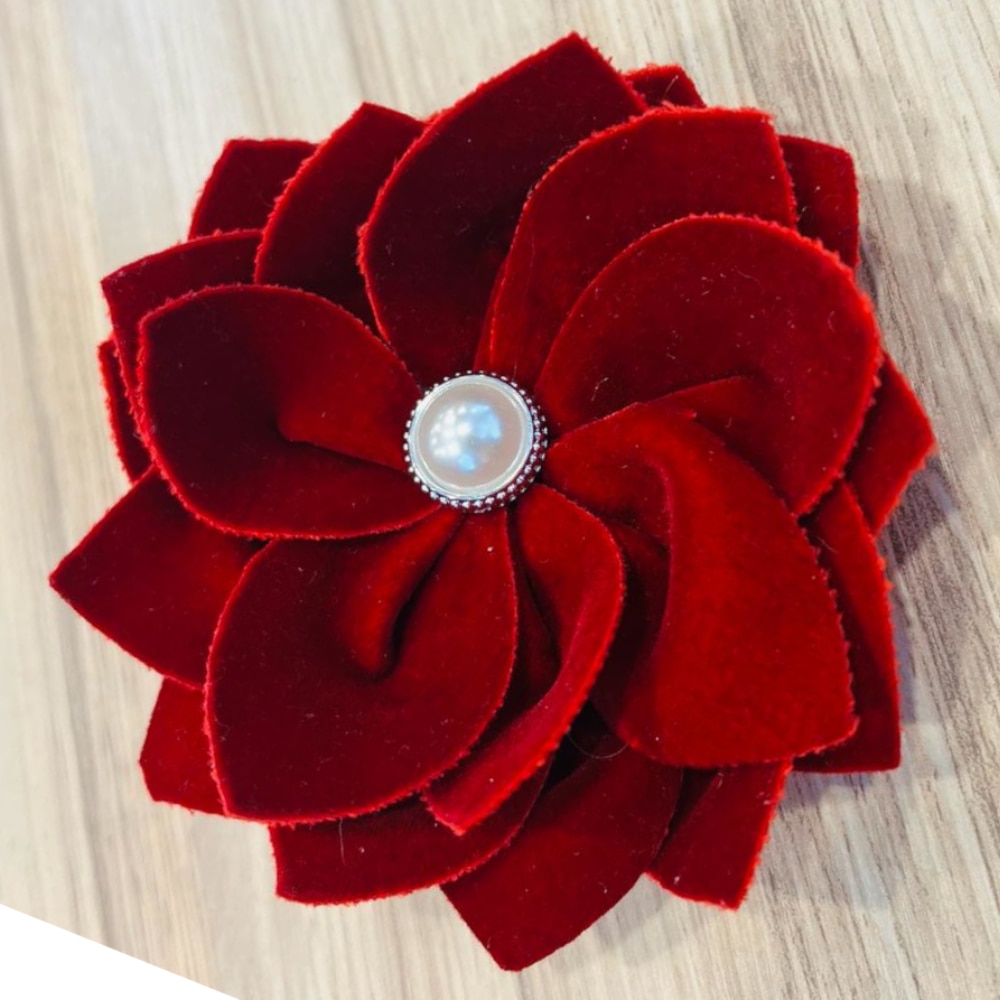Brosa maxi, model floare, catifea, perluta, 10 cm, Rosu - eMAG.ro