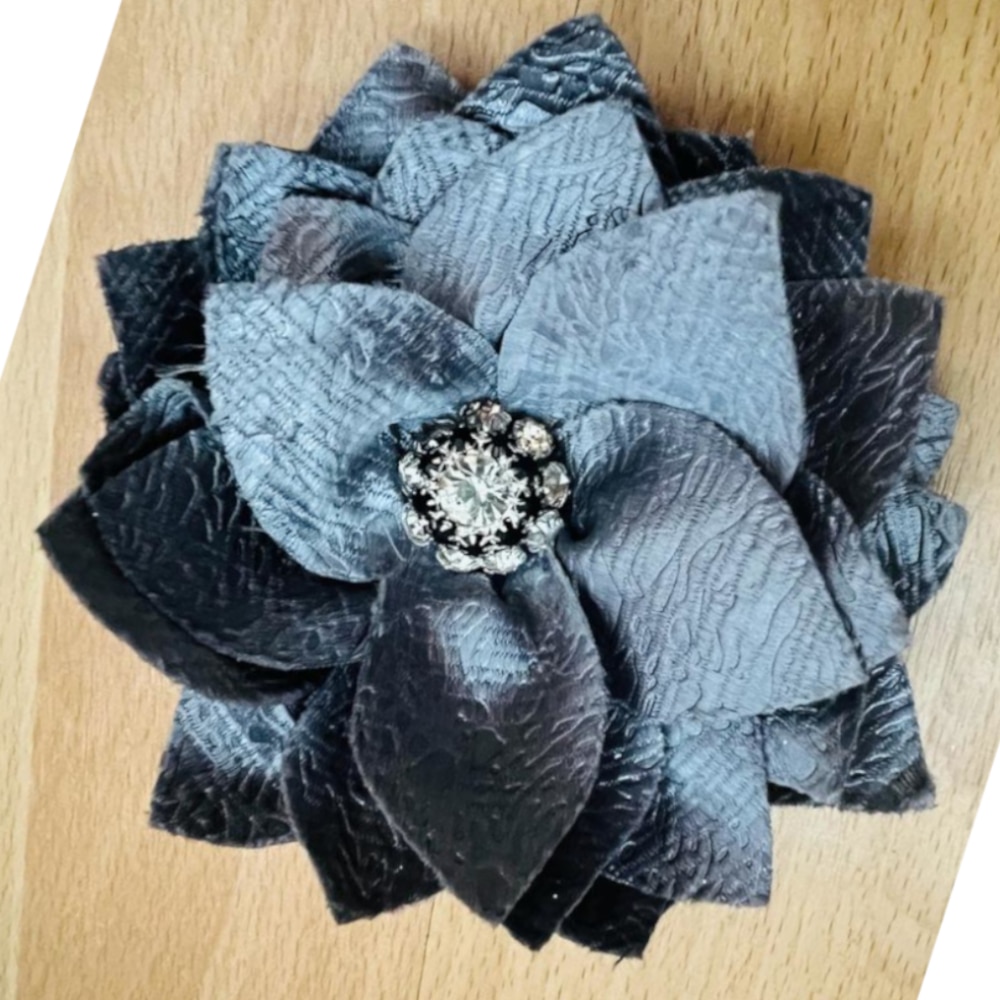 Brosa maxi, model floare, material textil, cristale, 10 cm, Negru ...