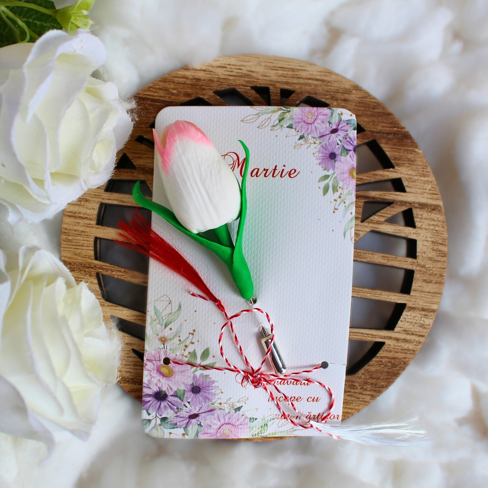 Martisor - Brosa Handmade 'Crinis - Pin Lalea', Lut Polimeric, Alb ...