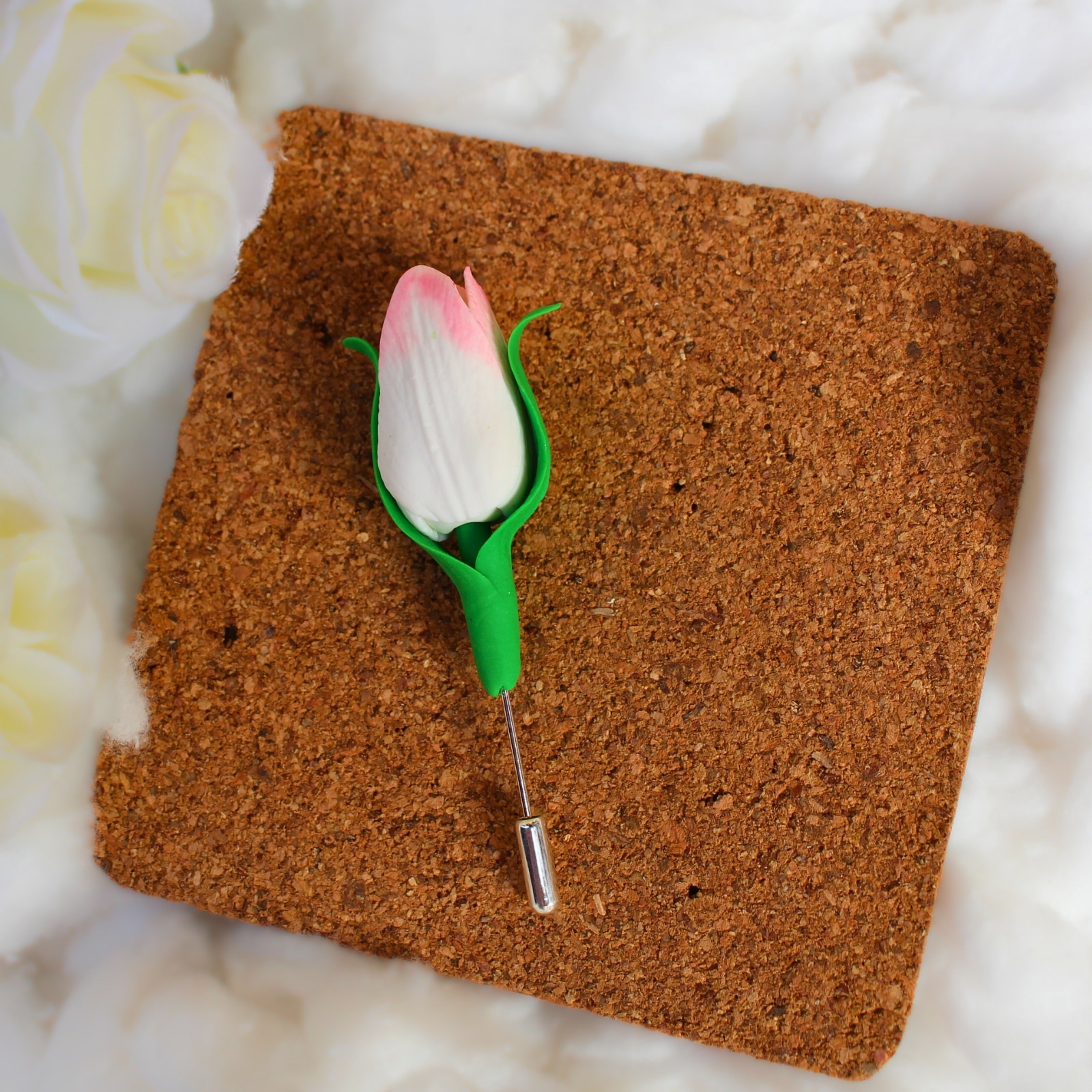 Martisor - Brosa Handmade 'Crinis - Pin Lalea', Lut Polimeric, Alb ...