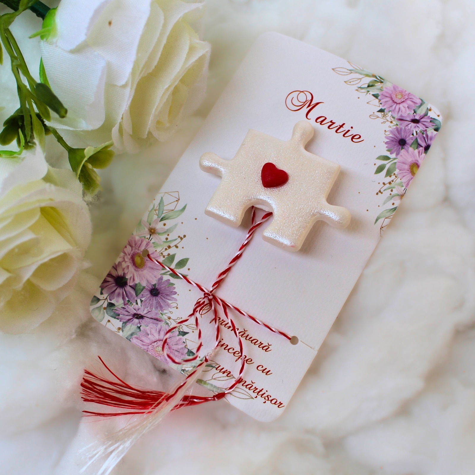 Martisor - Brosa Handmade 'Crinis - Piesa de Puzzle', Lut Polimeric ...