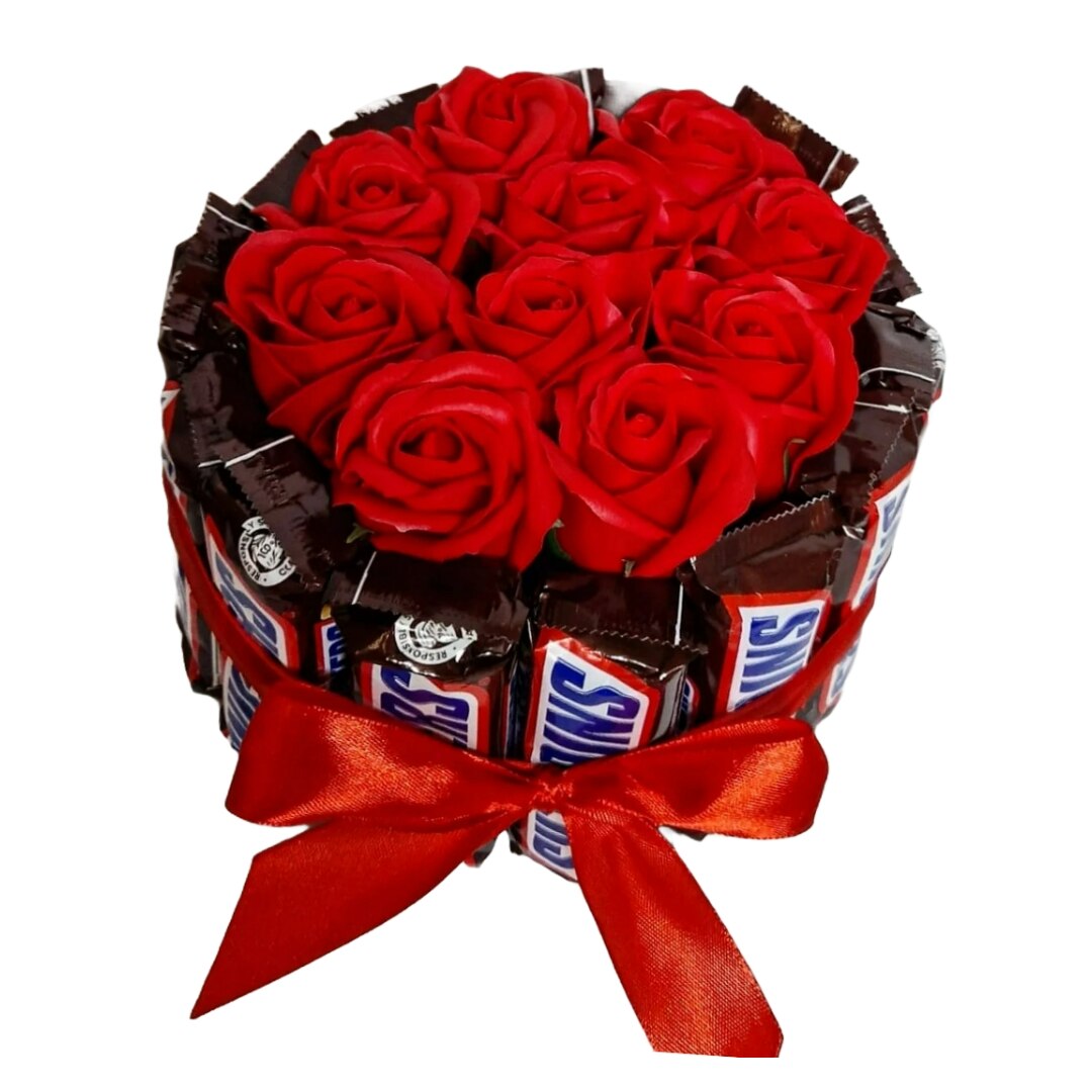 Cadou Mini din Snickers cu trandafiri rosii din sapun, 600g - eMAG.ro