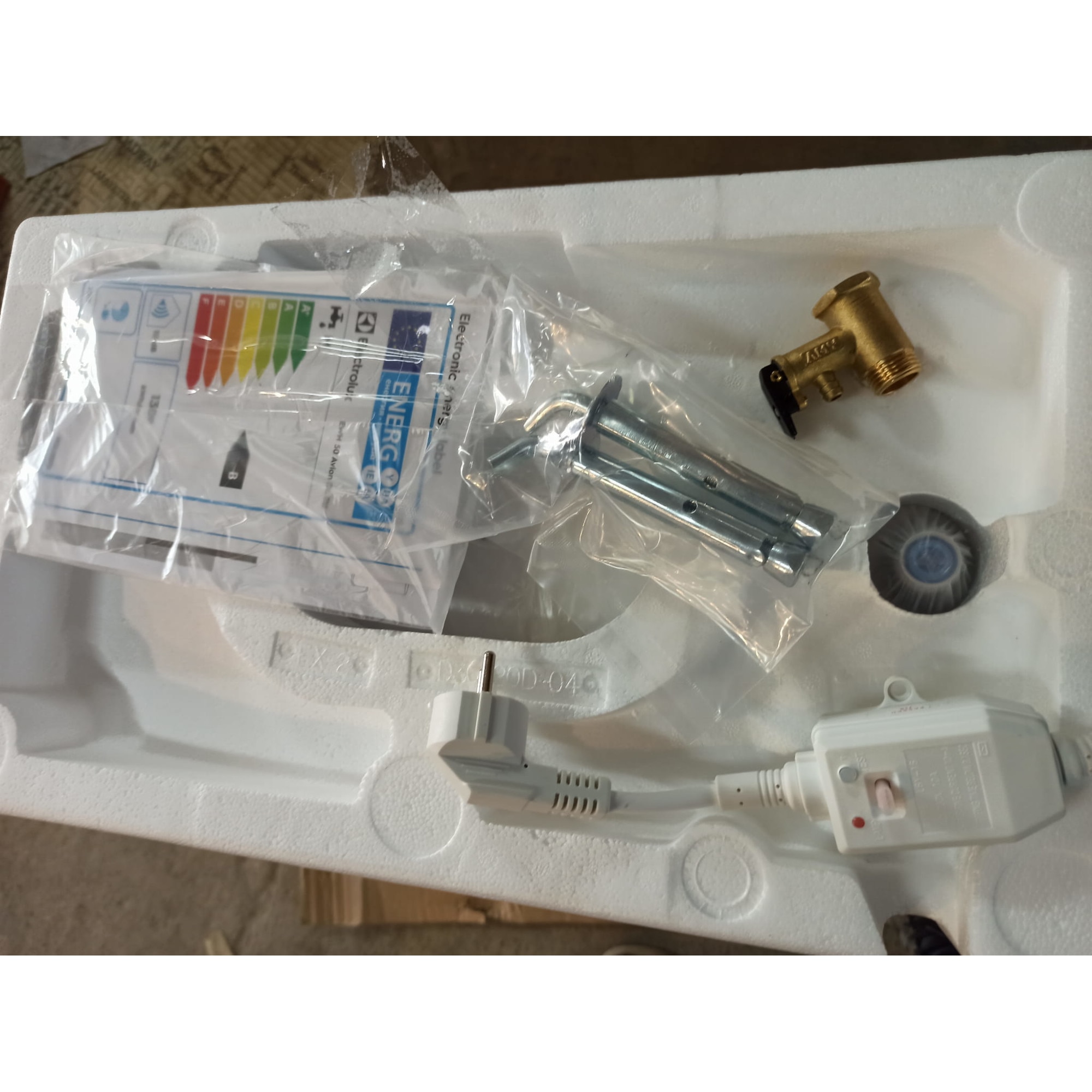 Boiler electric Electrolux 80l Avion DL - eMAG.ro