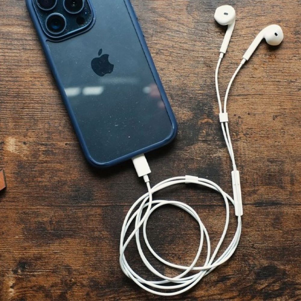 Casti cu fir In-Ear Apple, conectivitate USB-C, cu microfon si buton ...