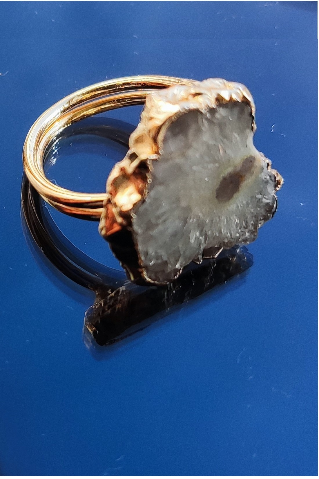 Inel reglabil cu piatra naturala de cuart solar, fir metalic gilt, Alb ...