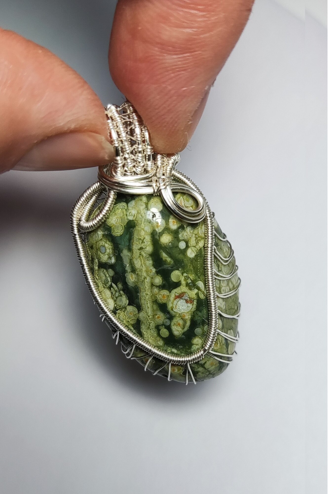 Pandantiv cu Jasp Oceanic, fir metalic argintiu, Verde, 4 cm - eMAG.ro