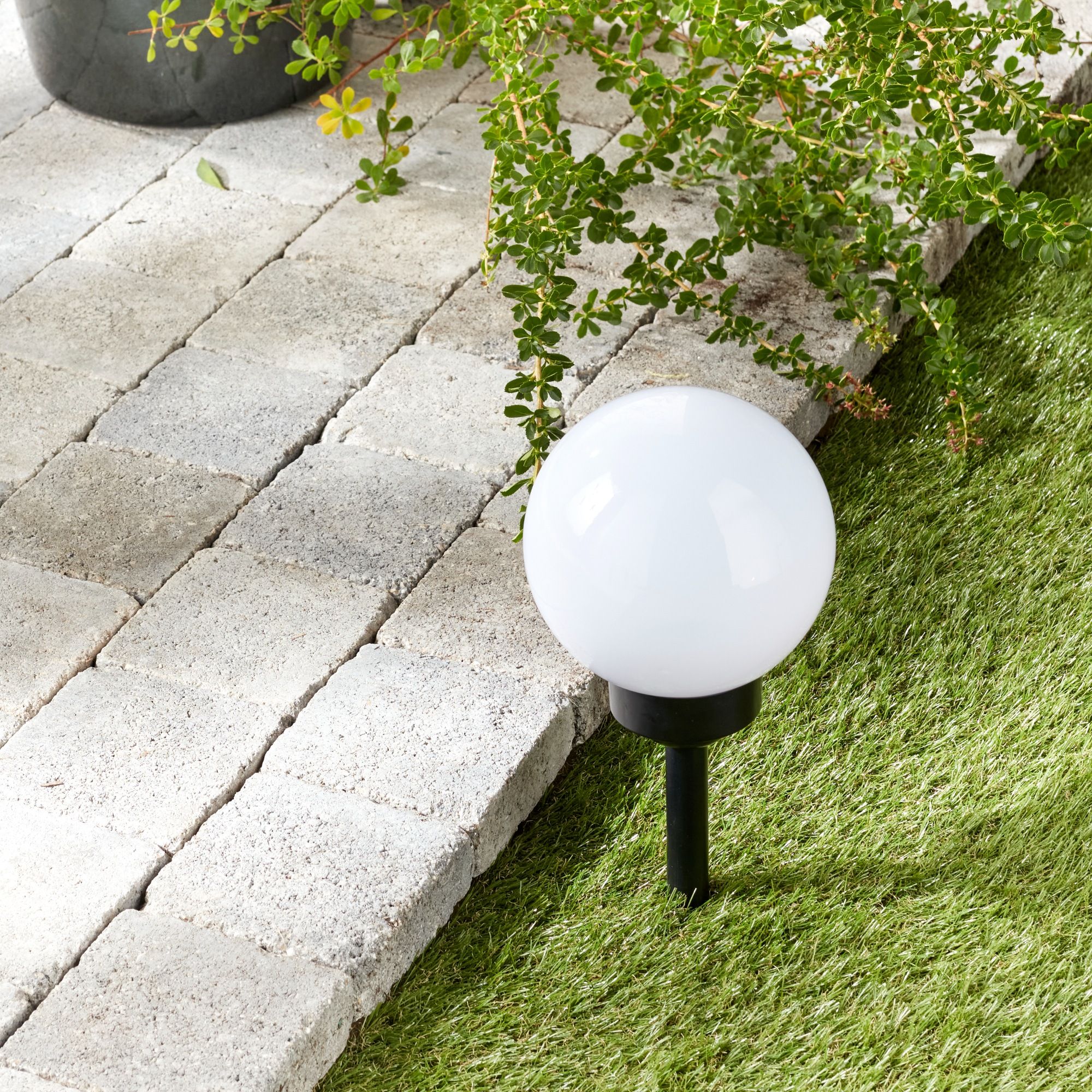 Lampa Solara LED RGB, forma glob, autonomie 8h, pentru gradina, D 15 cm ...