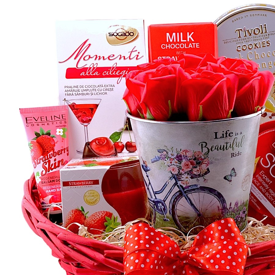 Cos Cadou Elegant, Cadouri Rafinate, model Lady in Red, cu Aranjament floral, Lumanare parfumata ...