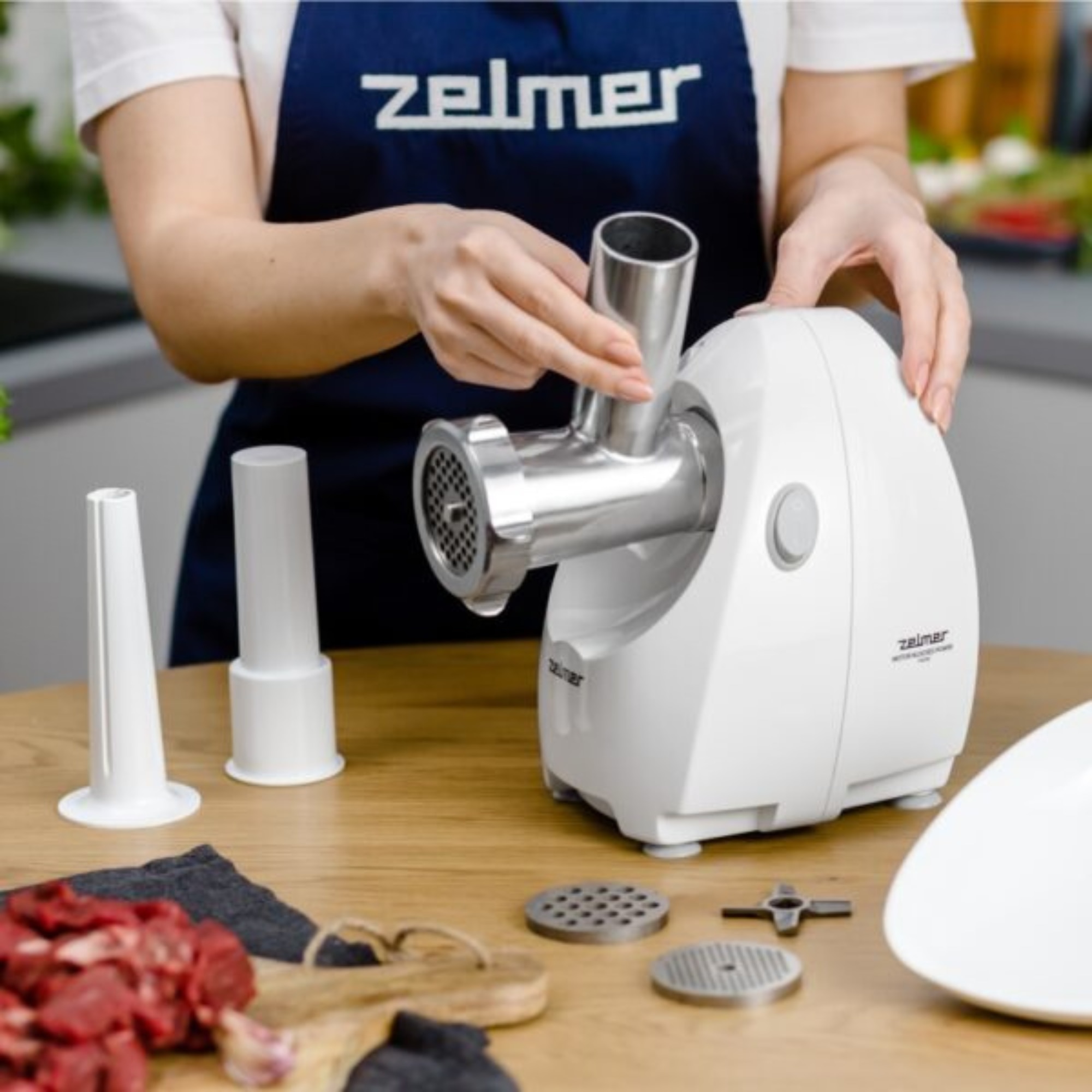 Masina de tocat carne Zelmer ZMM4080, putere maxima 1900 W, capacitate ...