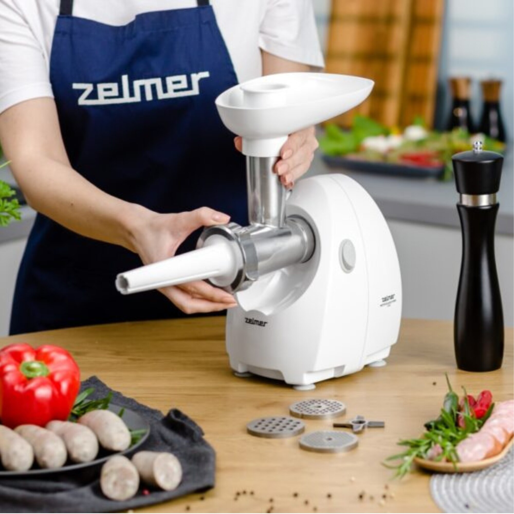 Masina de tocat carne Zelmer ZMM4080, putere maxima 1900 W, capacitate ...