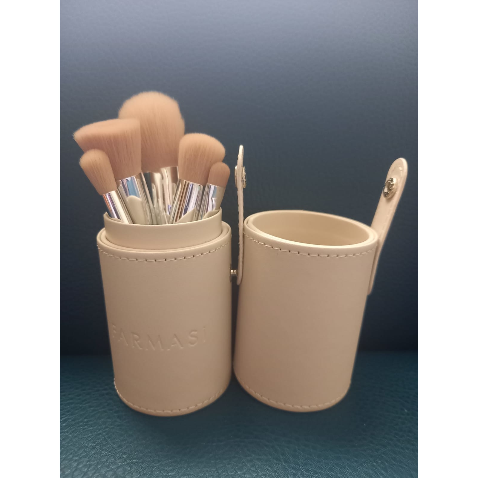 Set 5 pensule machiaj Farmasi, trusa de make-up professional sau ...