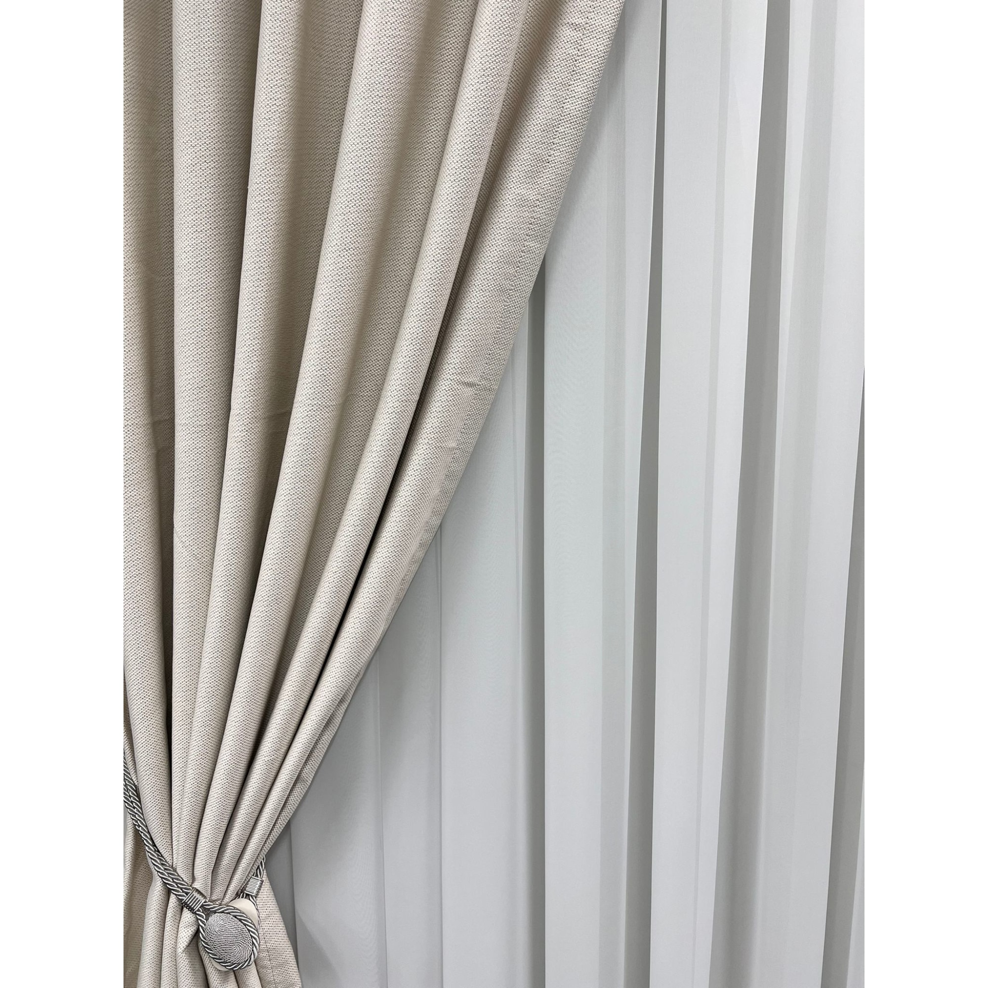 Set 2 draperii blackout pe textura de in, crem deschis, lucrate pe ...