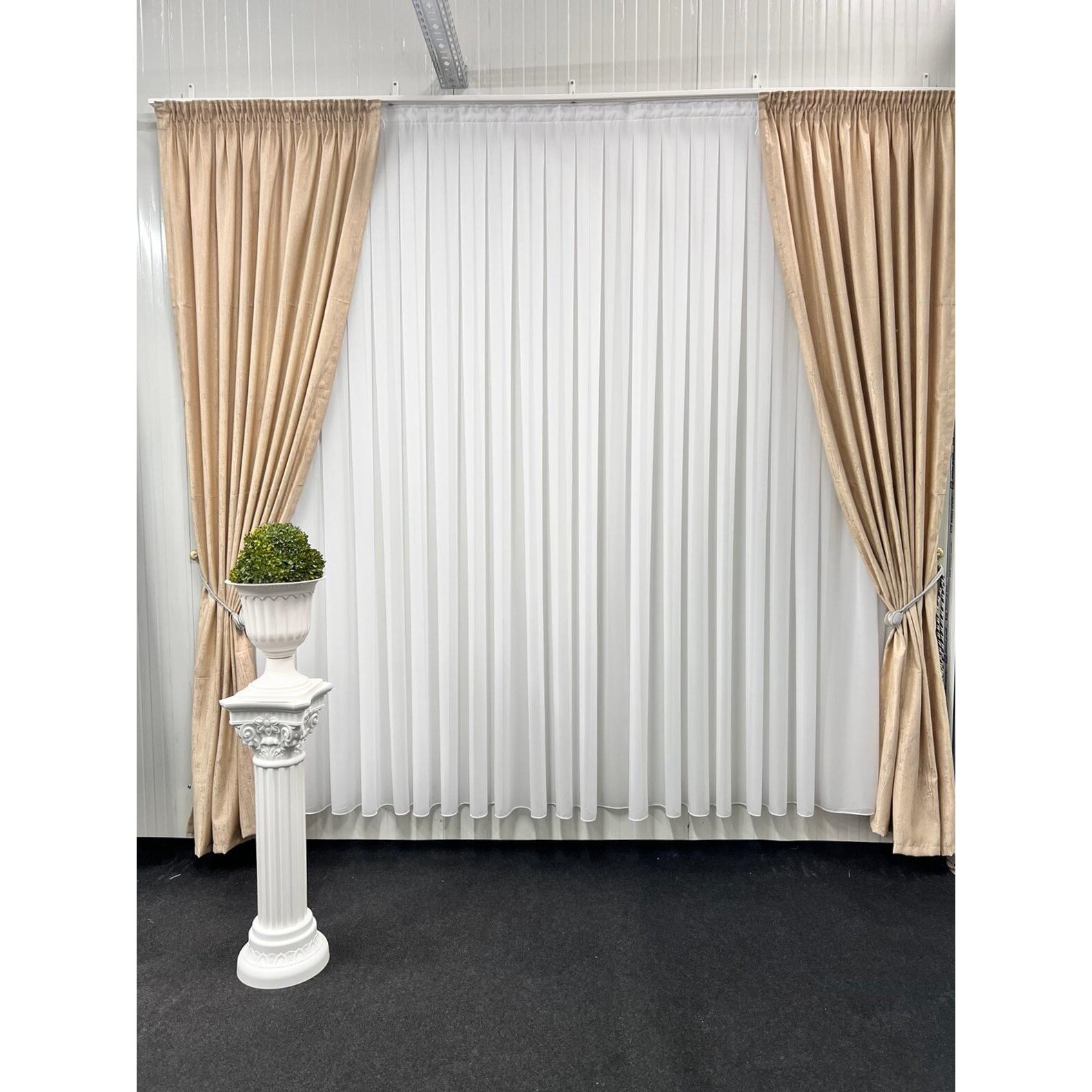 Set 2 draperii Gravel, auriu, lucrate pe rejansa lata de 10 cm ...