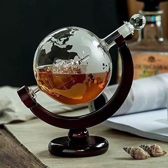 Set decantor coniac cu 2 pahare glob pamantesc, Capacitate decantor 850 ...