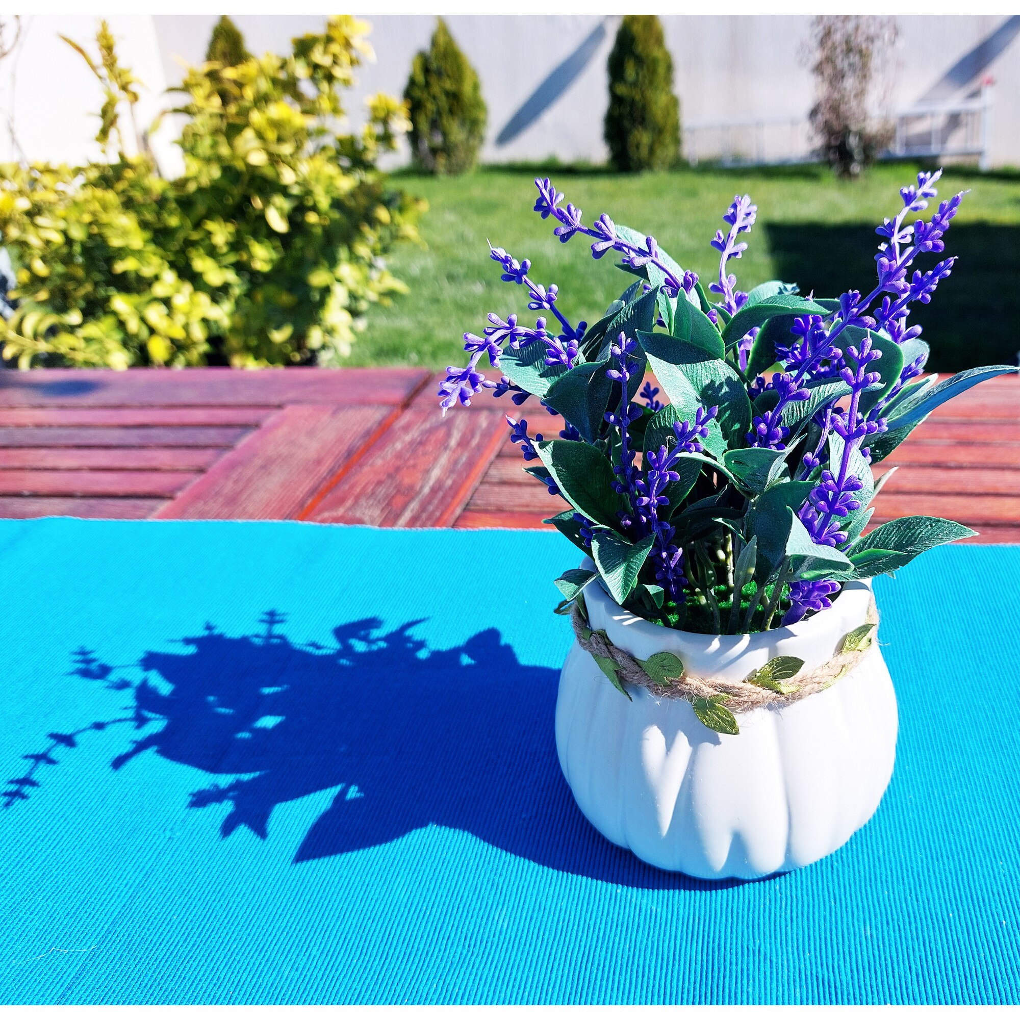 Lavanda artificiala in ghiveci din ceramica alb, 21 x 12 cm - eMAG.ro