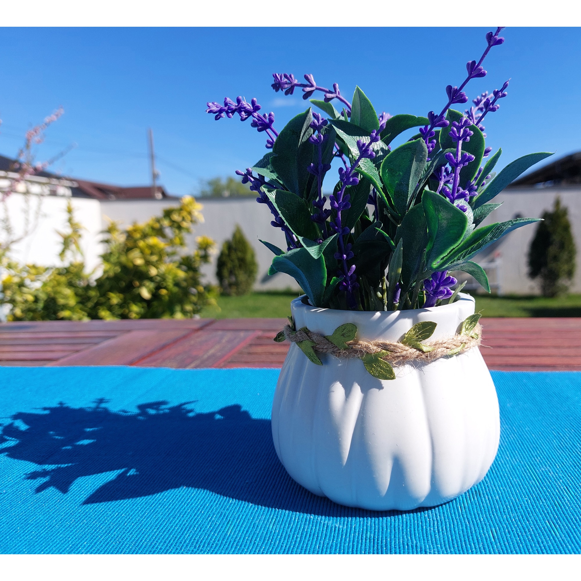 Lavanda artificiala in ghiveci din ceramica alb, 21 x 12 cm - eMAG.ro