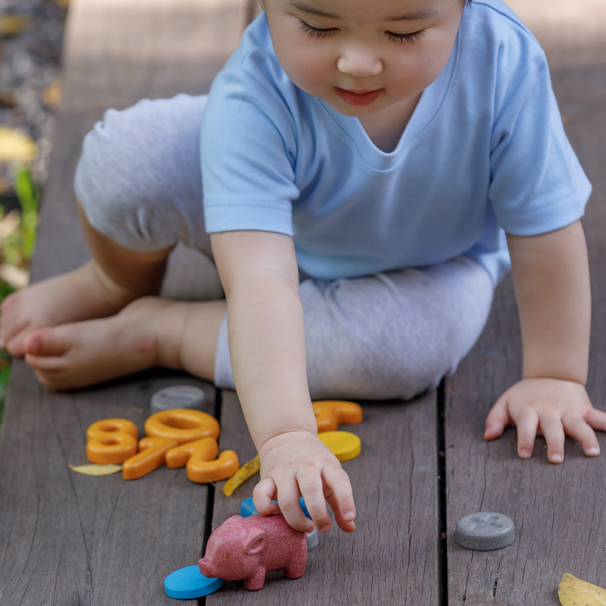 Set de matematica cu cifre din lemn si carduri de exercitii, Plan Toys ...