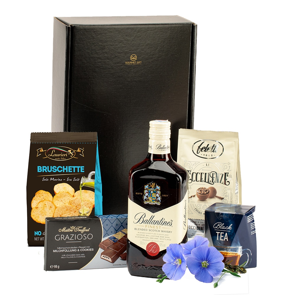 Pachet cadou - Ballantine's 0.5l, Biscuiti sarati Laurieri 80g, Praline ...