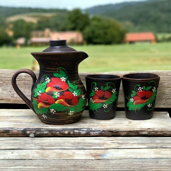 Set Ulcioras cu Capac Angob Lut rosu 1.7 L si 2 pahare 500 ml, Model ...