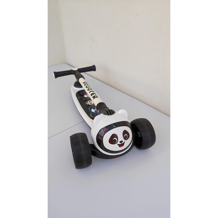 Trotineta premium Scooter Panda, copii 3-10 ani, muzica si lumini - eMAG.ro