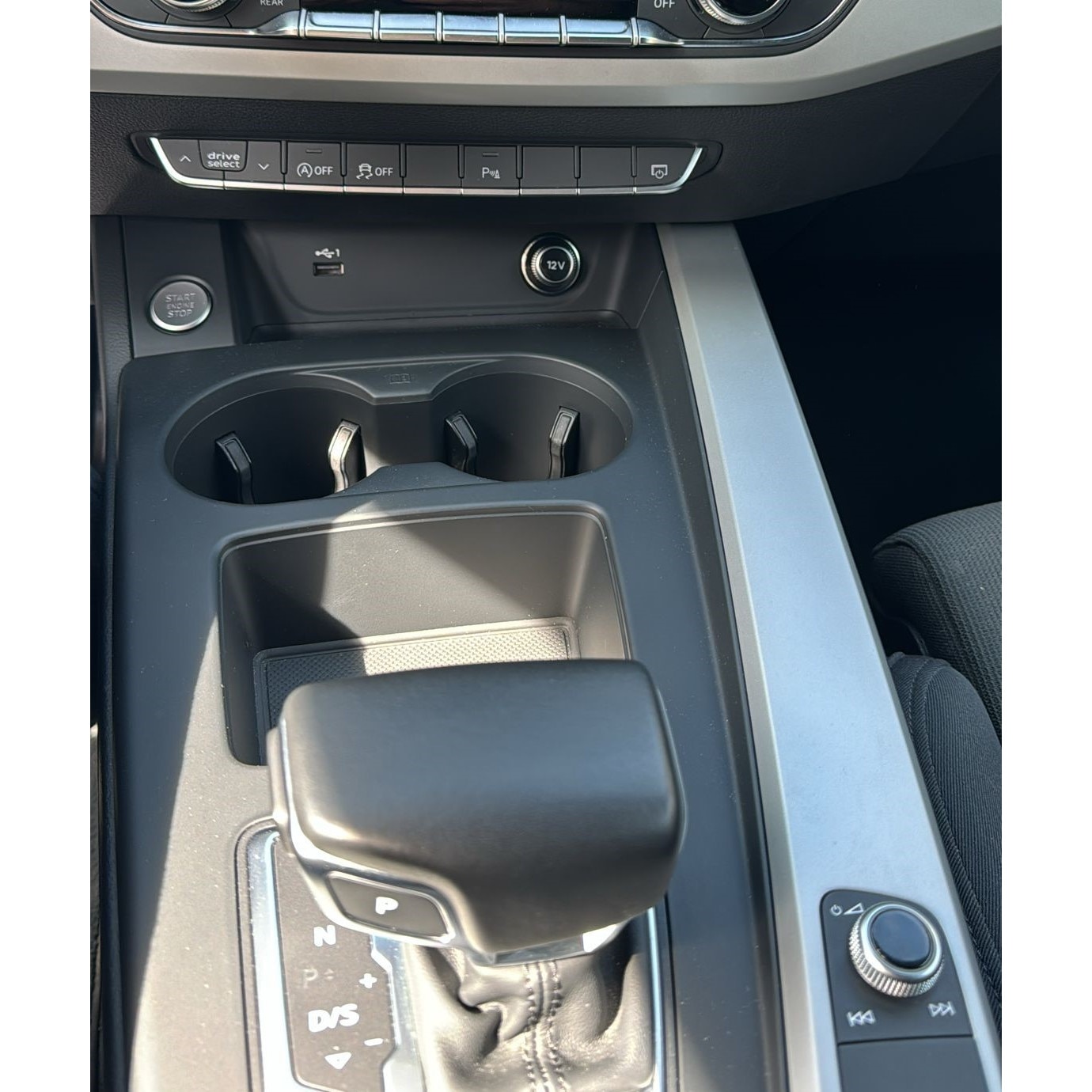 Capac Bricheta 12v AUTO Cromat, Negru Lucios, Universal, pentru BMW ...