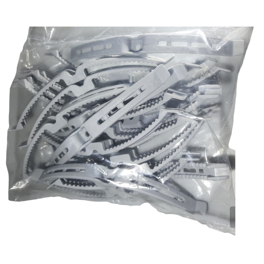 Set 20 bucati cleme duble din plastic pentru prindere cabluri 220mm ...
