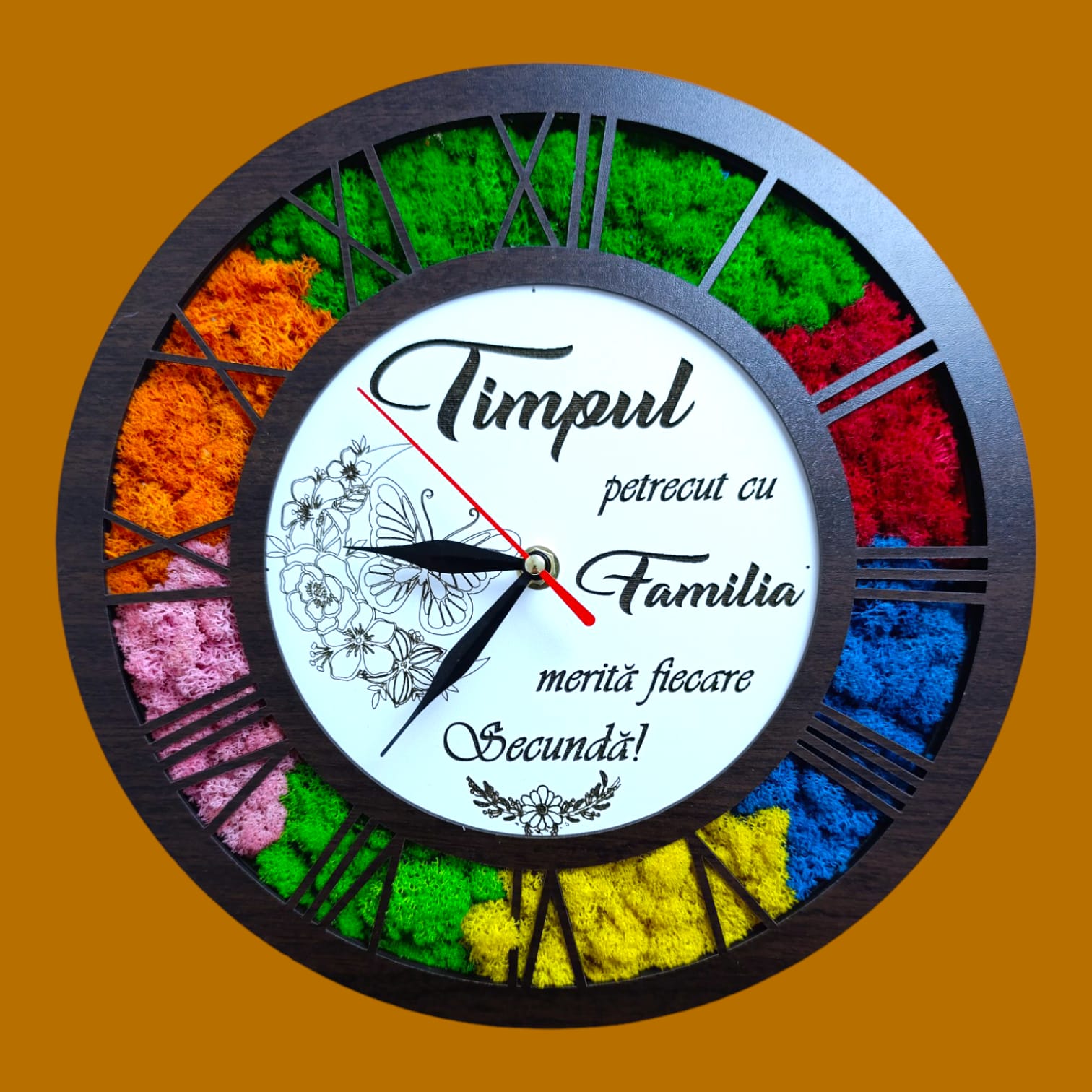 Ceas de perete decorat cu licheni naturali stabilizati, personalizat cu ...