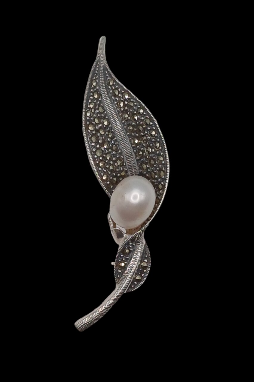 Brosa din argint 925 TSR, cu pietre naturale, marcasite si perla model ...