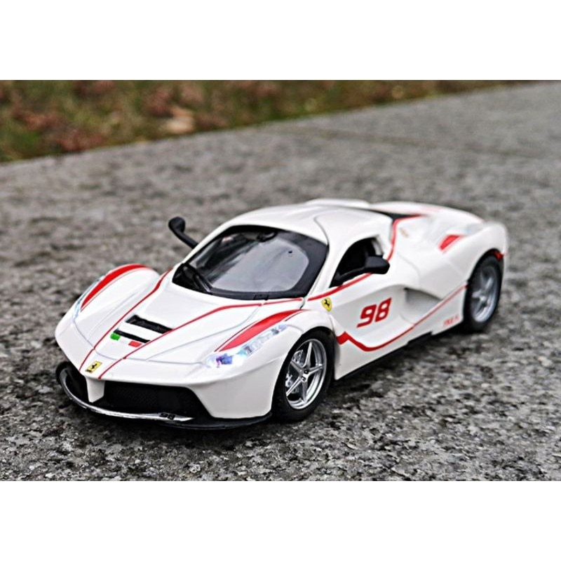 Masina din metal, Ferrari, 1:32, Alb - eMAG.ro