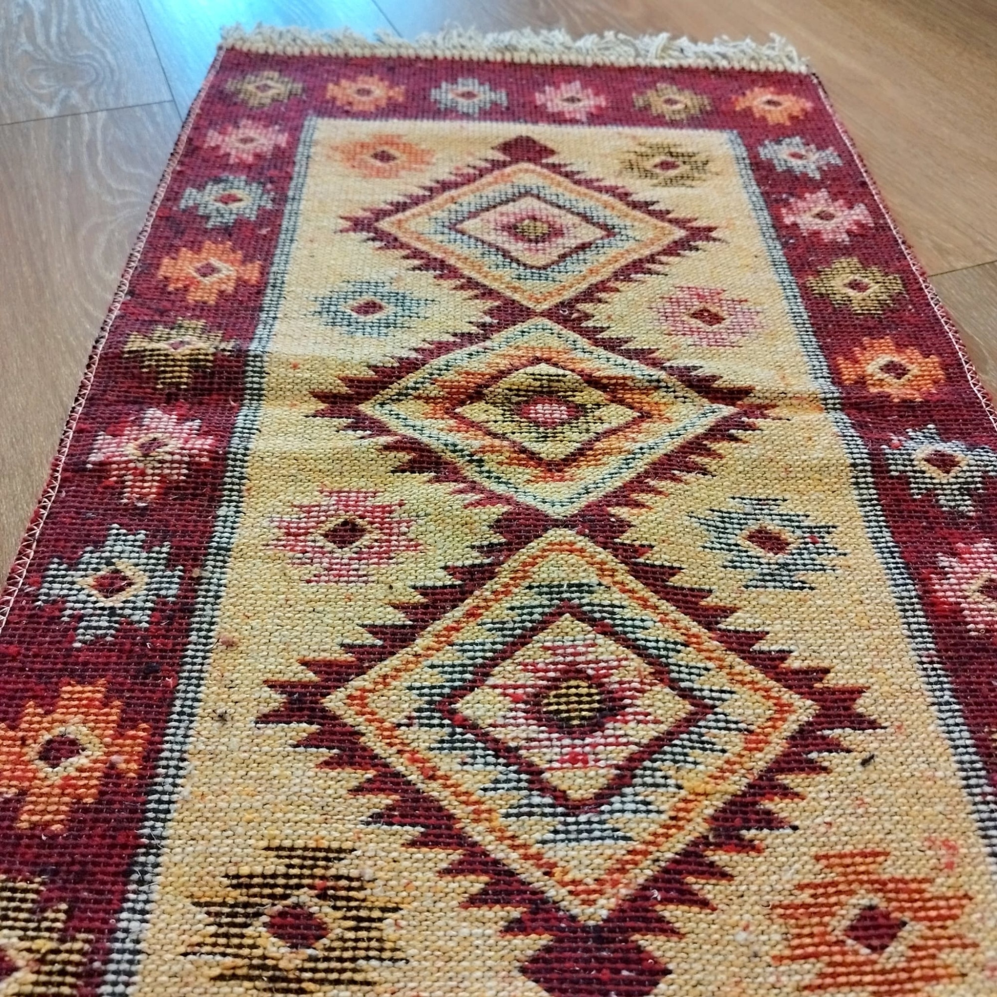 Set 2 Covoare traditionale, rosu si crem, model romb, 80x300 cm - eMAG.ro