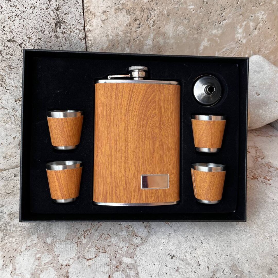 Set plosca 270 ml cu 4 pahare shot, inox - eMAG.ro