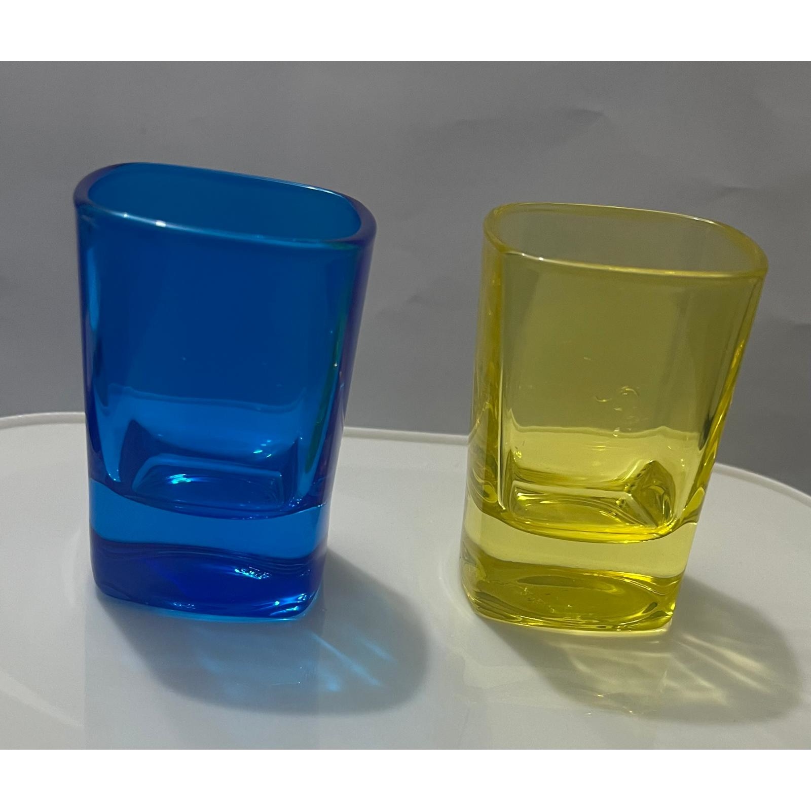 Set 6 pahare shot 50ml colorate - eMAG.ro