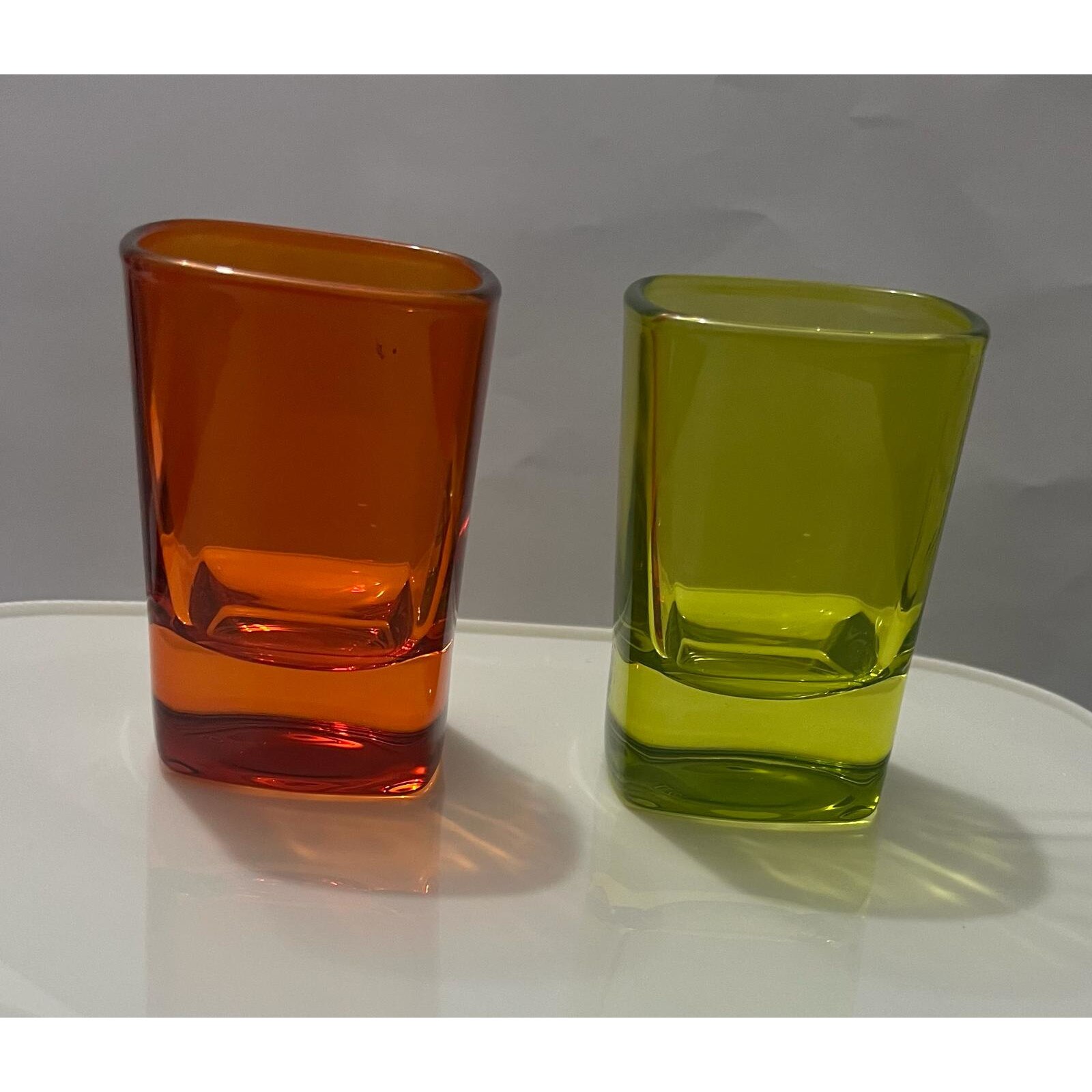 Set 6 pahare shot 50ml colorate - eMAG.ro