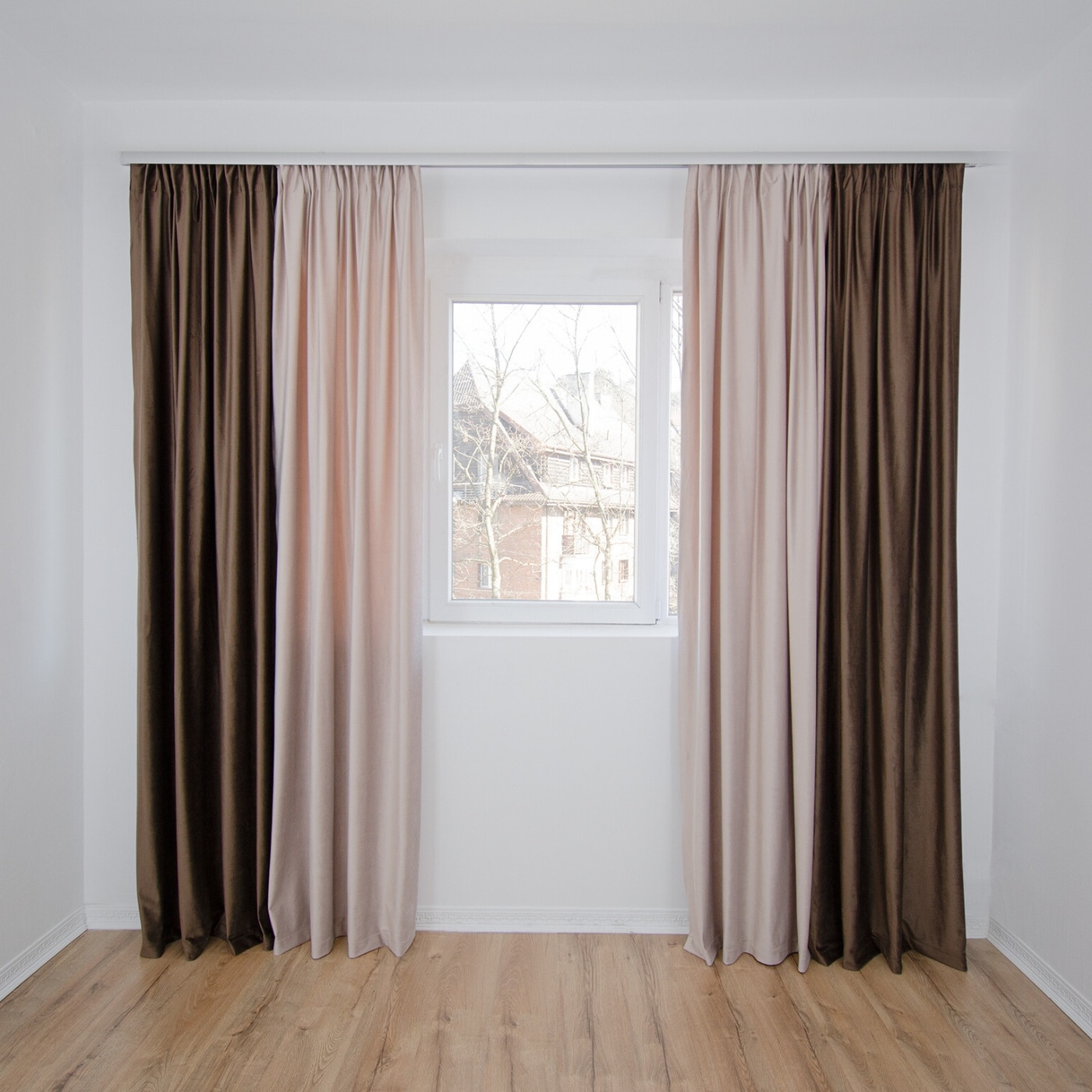 Set 2 Draperii Catifea in Doua Culori Vertical, Crem /Maro, Decolis ...