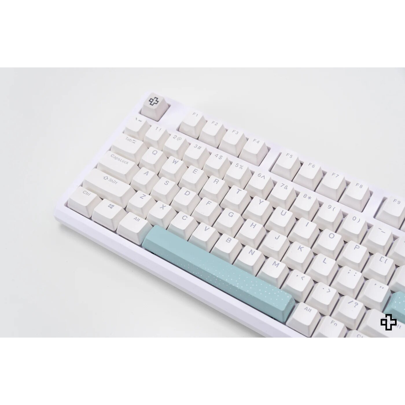 Tastatura mecanica gaming QwertyKey Salt, Hotswap, switch-uri Red - eMAG.ro