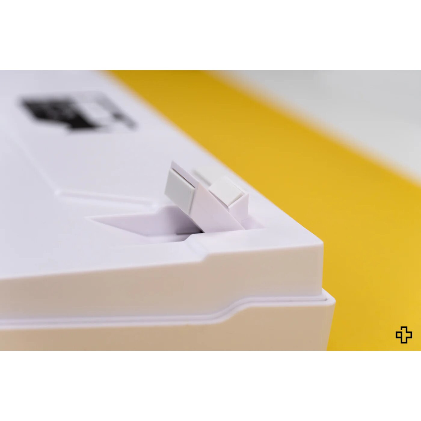 Tastatura mecanica gaming QwertyKey Salt, Hotswap, switch-uri Red - eMAG.ro