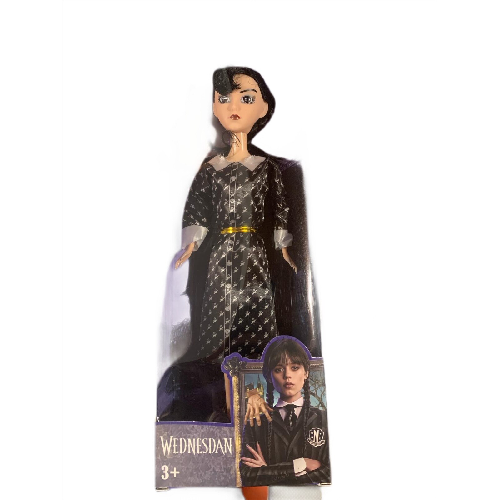 Papusa Wednesday cu accesorii, rochie neagra, 27 cm - eMAG.ro