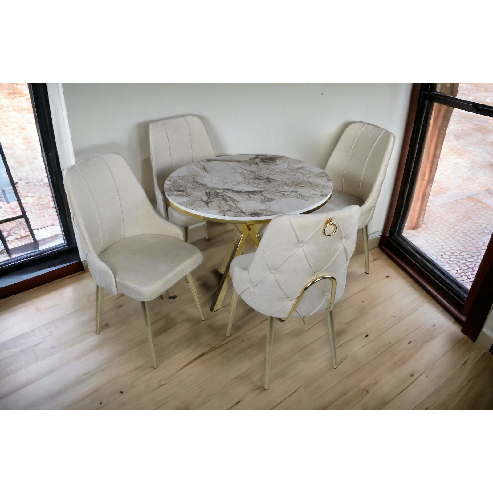 Set Masa si Scaune, elegance cu 4 scaune crem rotunda textil catifelata ...