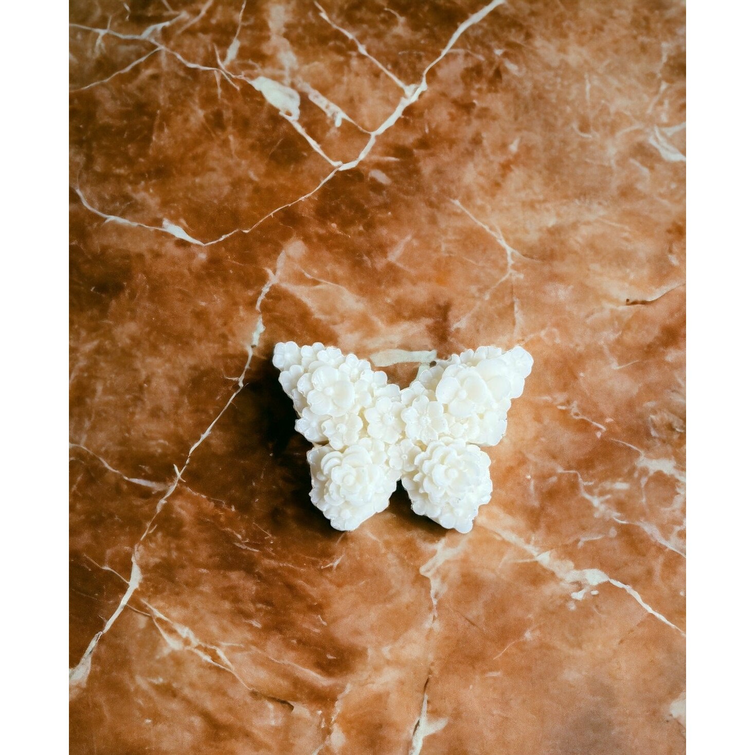 Marturii nunta sau botez, fluture alb, ceara soia, parfumate, 9 grame ...