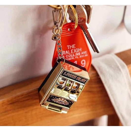 Breloc Pacanele Slot Machine Roz, 5 cm - eMAG.ro